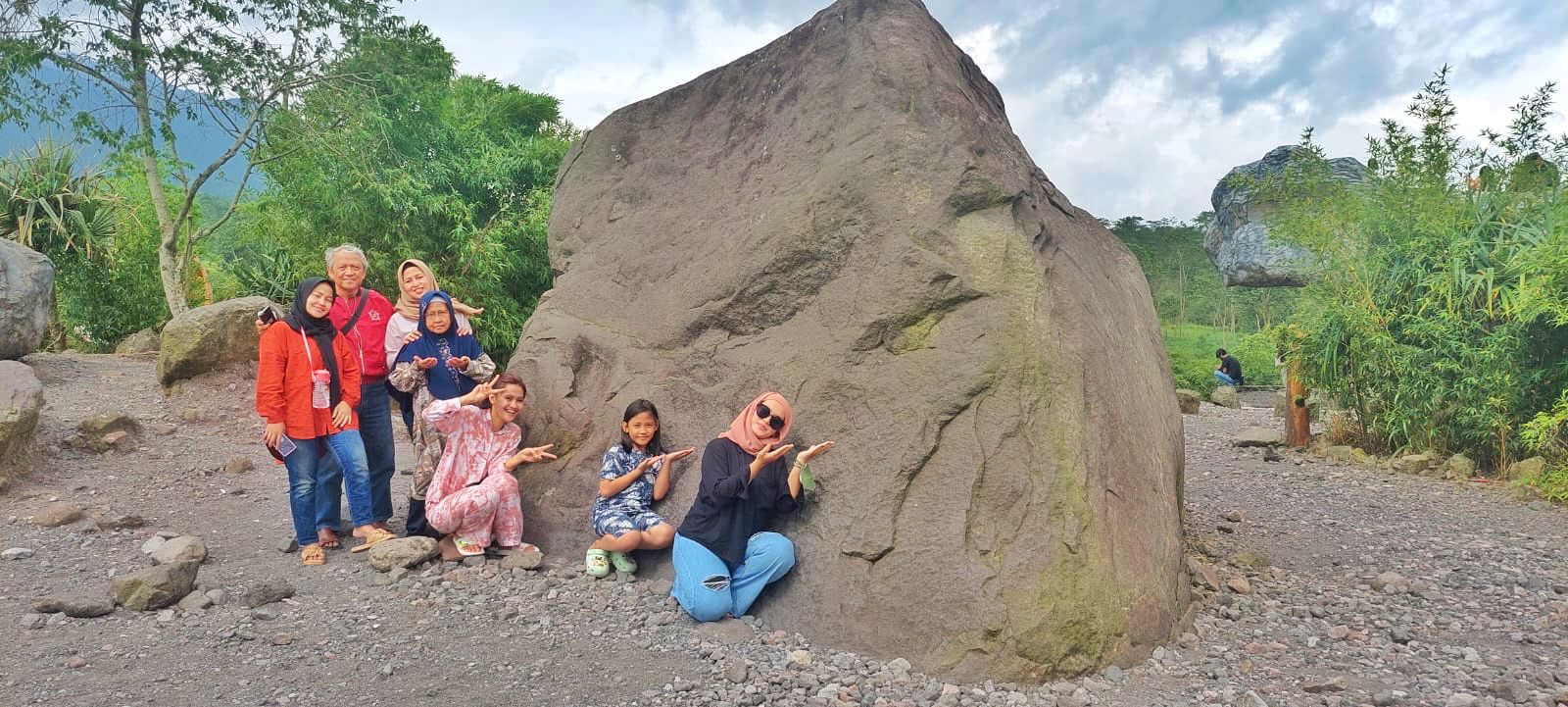 WISATA MERAPI BATU ALIEN DESTINASI MENARIK BAGI WISATAWAN - Jeep Wisata ...